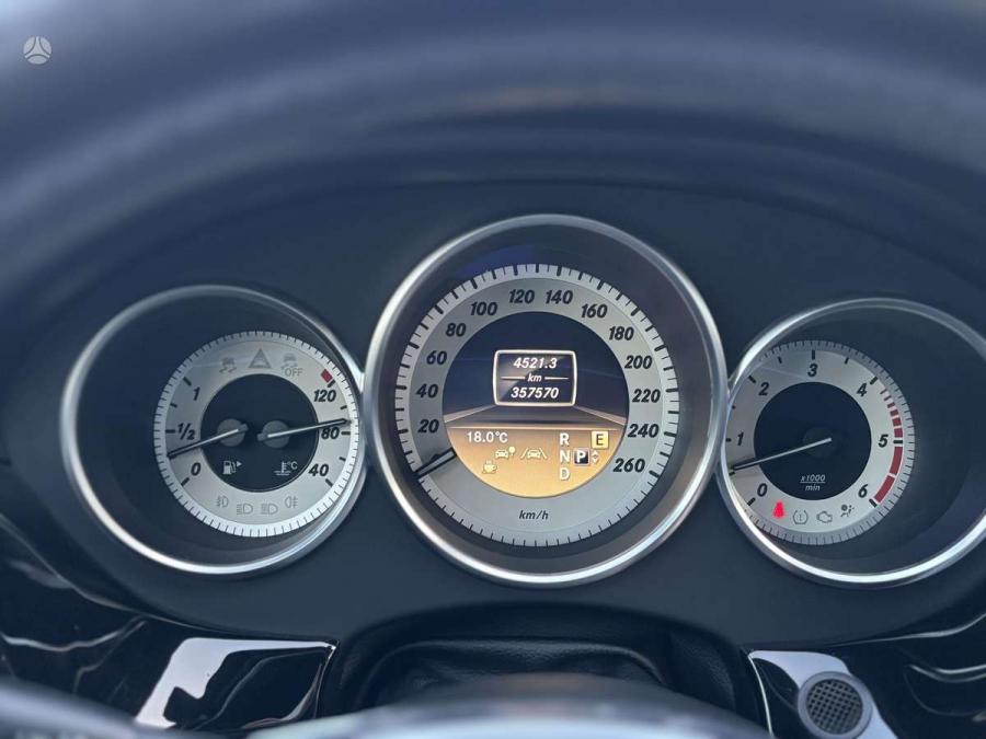 Grey Mercedes-Benz CLS 350 2012 in Vilnius, with an engine capacity of 2.99 L and mileage of 350 thousand km for 10650 €, photo 18 on AUTOMOTO.COM.LV