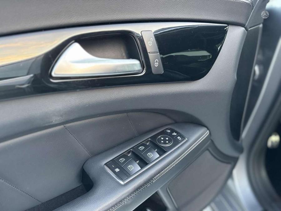 Grey Mercedes-Benz CLS 350 2012 in Vilnius, with an engine capacity of 2.99 L and mileage of 350 thousand km for 10650 €, photo 23 on AUTOMOTO.COM.LV