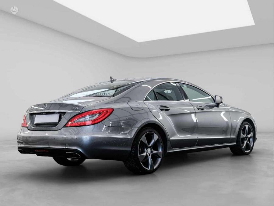 Grey Mercedes-Benz CLS 350 2012 in Kaunas, with an engine capacity of 3.00 L and mileage of 280 thousand km for 10900 €, photo 4 on AUTOMOTO.COM.LV