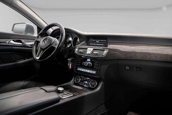 Grey Mercedes-Benz CLS 350 2012 in Kaunas, with an engine capacity of 3.00 L and mileage of 280 thousand km for 10900 €, photo 8 on AUTOMOTO.COM.LV