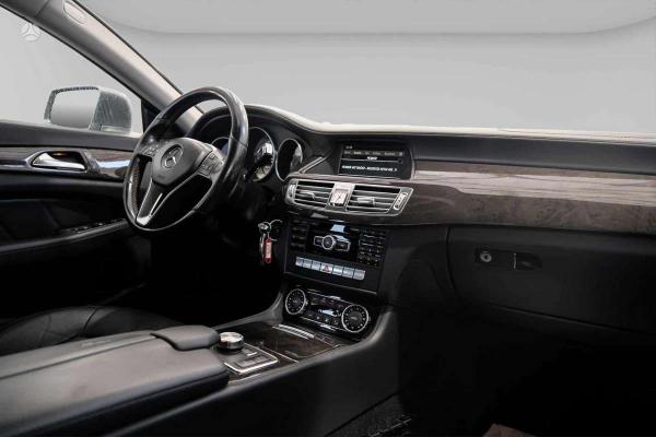 Pelēks Mercedes-Benz CLS 350 2012 Kauņa, ar dzinēja tilpumu 3.00 L un nobraukumu 280 tūkst. km par 10900 €, foto 8 vietnē AUTOMOTO.COM.LV