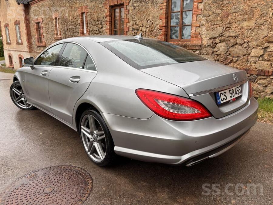 Grey Mercedes-Benz CLS 350 2012 in Bauska, with an engine capacity of 3.00 L and mileage of 344 thousand km for 7500 €, photo 3 on AUTOMOTO.COM.LV