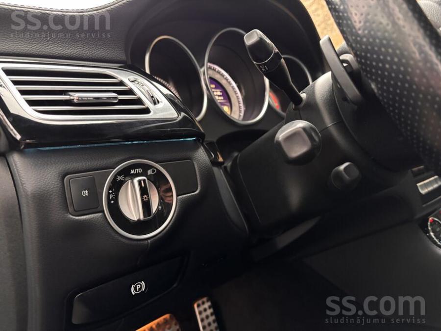 Grey Mercedes-Benz CLS 350 2012 in Bauska, with an engine capacity of 3.00 L and mileage of 344 thousand km for 7500 €, photo 17 on AUTOMOTO.COM.LV