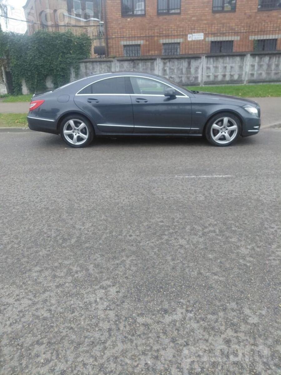 Grey Mercedes-Benz CLS 350 2013 in Riga, with an engine capacity of 3.00 L and mileage of 222 thousand km for 13500 €, photo 4 on AUTOMOTO.COM.LV