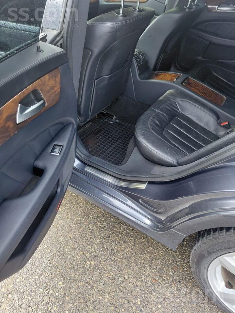 Grey Mercedes-Benz CLS 350 2013 in Riga, with an engine capacity of 3.00 L and mileage of 222 thousand km for 13500 €, photo 7 on AUTOMOTO.COM.LV