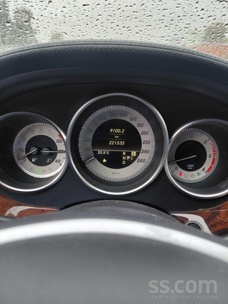 Grey Mercedes-Benz CLS 350 2013 in Riga, with an engine capacity of 3.00 L and mileage of 222 thousand km for 13500 €, photo 9 on AUTOMOTO.COM.LV