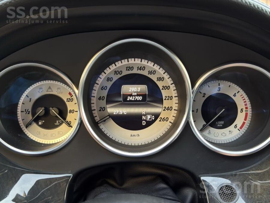Pelēks Mercedes-Benz CLS 350 2013 Rīga, ar dzinēja tilpumu 3.00 L un nobraukumu 242 tūkst. km par 8790 €, foto 19 vietnē AUTOMOTO.COM.LV
