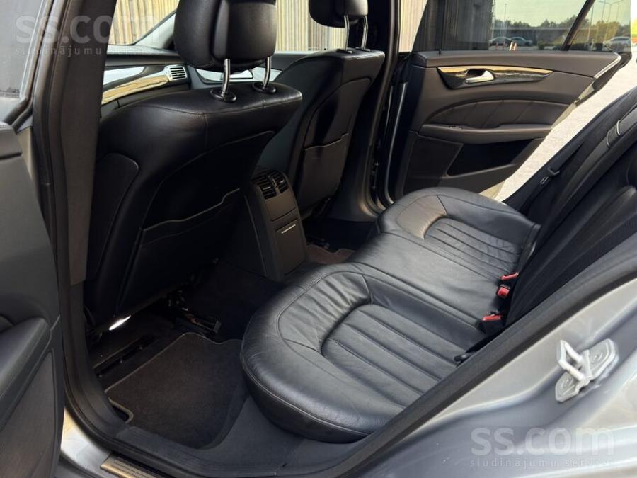 Pelēks Mercedes-Benz CLS 350 2013 Rīga, ar dzinēja tilpumu 3.00 L un nobraukumu 242 tūkst. km par 8790 €, foto 28 vietnē AUTOMOTO.COM.LV