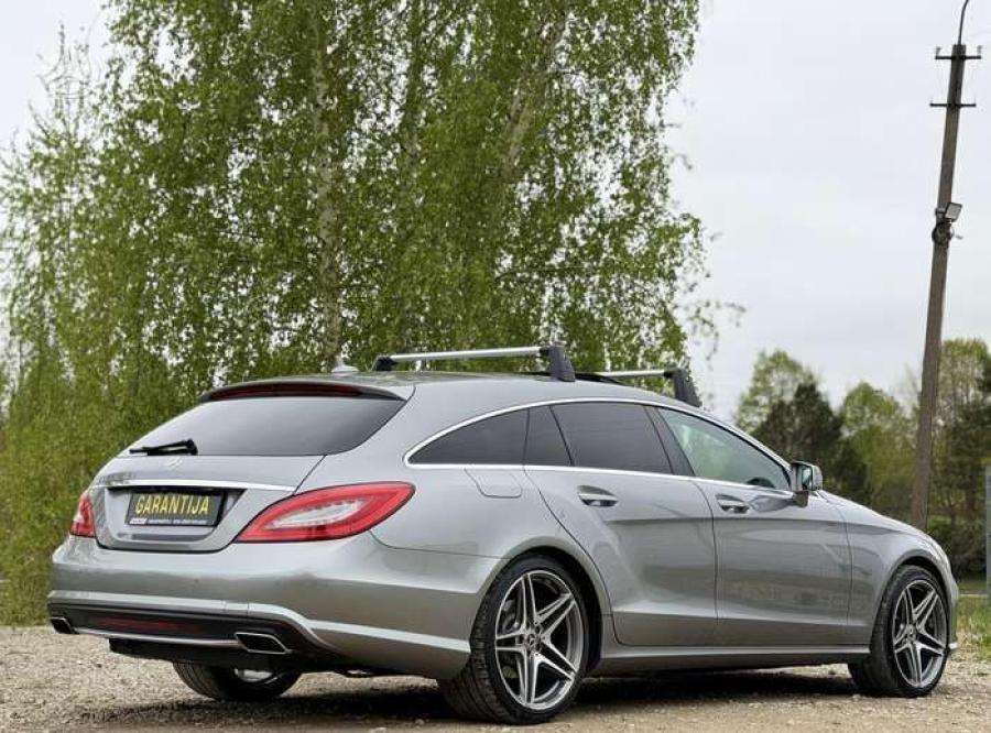Grey Mercedes-Benz CLS 350 2013 in Siauliai, with an engine capacity of 2.99 L and mileage of 272 thousand km for 13750 €, photo 3 on AUTOMOTO.COM.LV