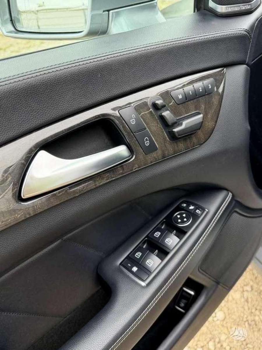Pelēks Mercedes-Benz CLS 350 2013 Šauļi, ar dzinēja tilpumu 2.99 L un nobraukumu 272 tūkst. km par 13750 €, foto 30 vietnē AUTOMOTO.COM.LV