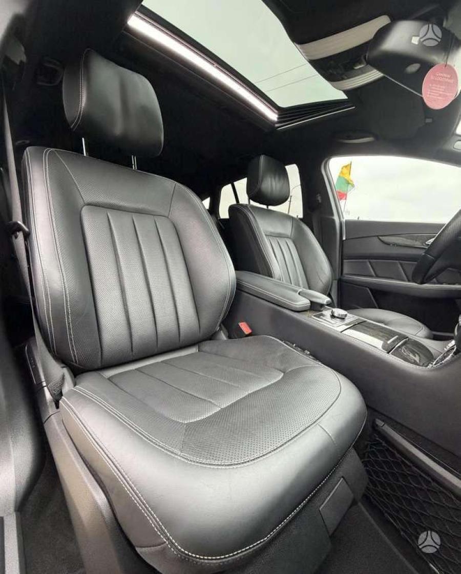 Grey Mercedes-Benz CLS 350 2013 in Siauliai, with an engine capacity of 2.99 L and mileage of 272 thousand km for 13750 €, photo 26 on AUTOMOTO.COM.LV