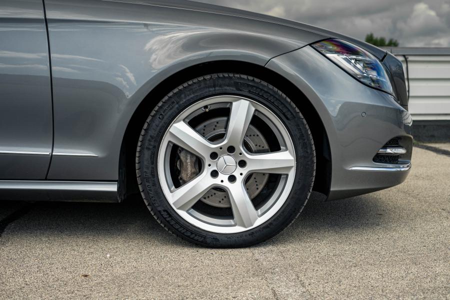 Grey Mercedes-Benz CLS 350 2013 in Riga, with an engine capacity of 3.00 L and mileage of 236 thousand km for 12990 €, photo 9 on AUTOMOTO.COM.LV