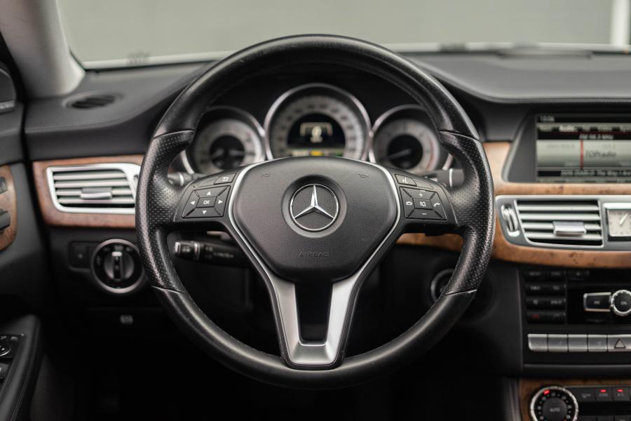 Grey Mercedes-Benz CLS 350 2013 in Riga, with an engine capacity of 3.00 L and mileage of 236 thousand km for 12990 €, photo 15 on AUTOMOTO.COM.LV