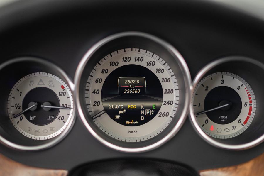Grey Mercedes-Benz CLS 350 2013 in Riga, with an engine capacity of 3.00 L and mileage of 236 thousand km for 12990 €, photo 16 on AUTOMOTO.COM.LV