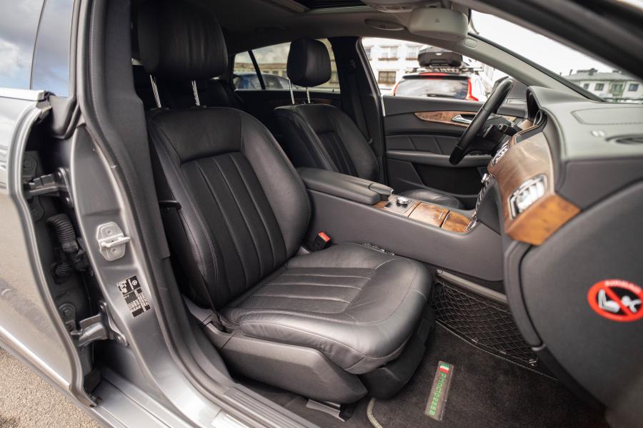Grey Mercedes-Benz CLS 350 2013 in Riga, with an engine capacity of 3.00 L and mileage of 236 thousand km for 12990 €, photo 29 on AUTOMOTO.COM.LV
