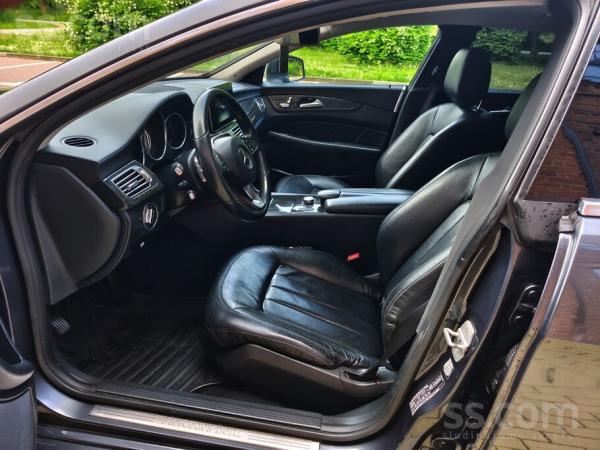 Grey Mercedes-Benz CLS 350 2015 in Riga, with an engine capacity of 3.00 L and mileage of 263 thousand km for 14870 €, photo 9 on AUTOMOTO.COM.LV
