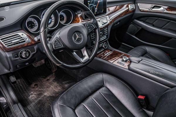 Grey Mercedes-Benz CLS 350 2015 in Kaunas, with an engine capacity of 3.00 L and mileage of 248 thousand km for 17390 €, photo 5 on AUTOMOTO.COM.LV
