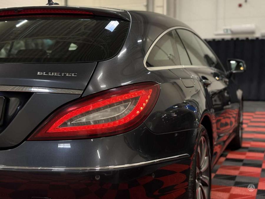 Pelēks Mercedes-Benz CLS 350 2015 Viļņa, ar dzinēja tilpumu 2.99 L un nobraukumu 289 tūkst. km par 13990 €, foto 9 vietnē AUTOMOTO.COM.LV