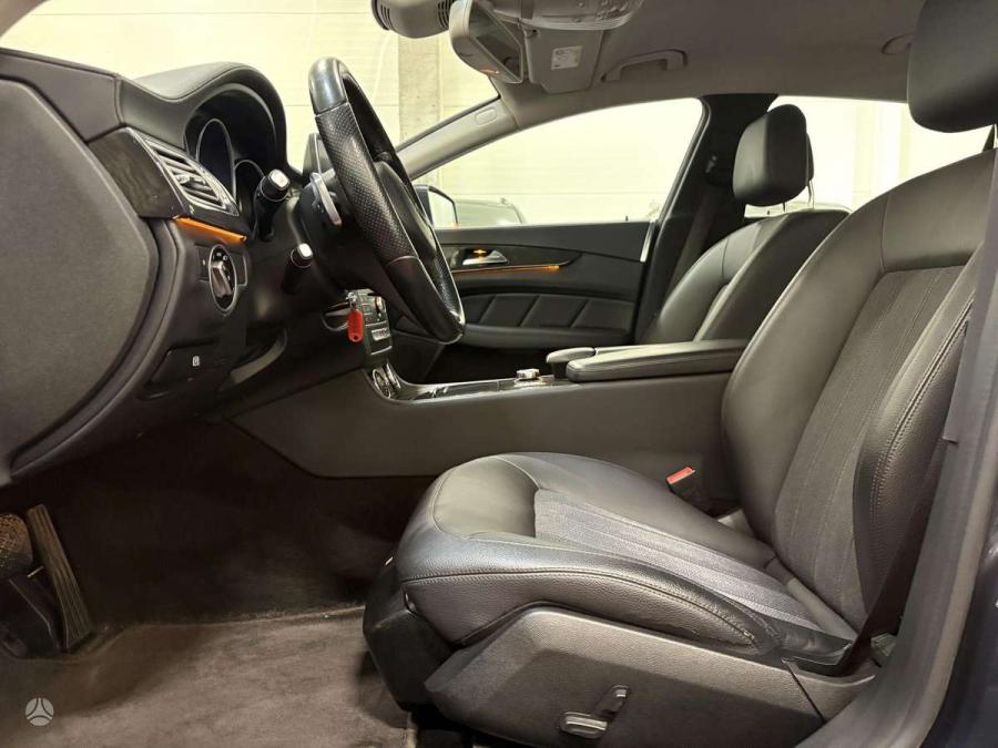Pelēks Mercedes-Benz CLS 350 2015 Viļņa, ar dzinēja tilpumu 2.99 L un nobraukumu 289 tūkst. km par 13990 €, foto 14 vietnē AUTOMOTO.COM.LV