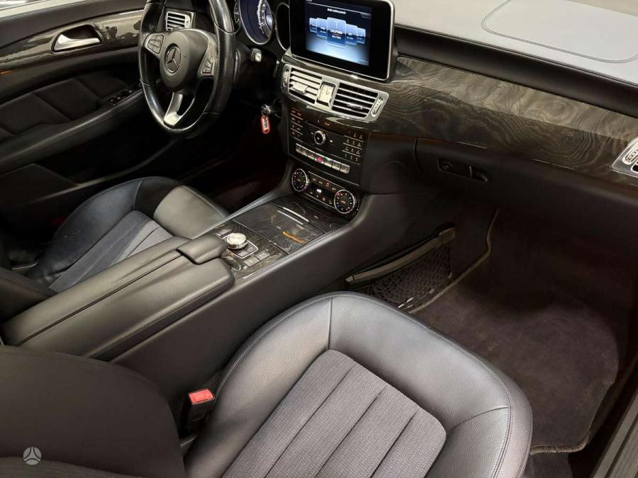 Pelēks Mercedes-Benz CLS 350 2015 Viļņa, ar dzinēja tilpumu 2.99 L un nobraukumu 289 tūkst. km par 13990 €, foto 16 vietnē AUTOMOTO.COM.LV