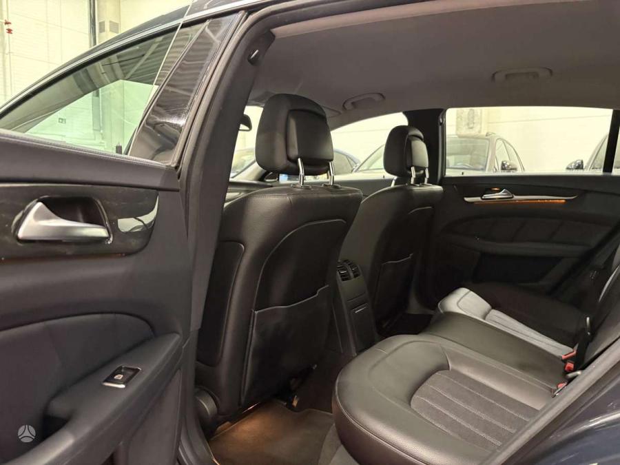 Pelēks Mercedes-Benz CLS 350 2015 Viļņa, ar dzinēja tilpumu 2.99 L un nobraukumu 289 tūkst. km par 13990 €, foto 28 vietnē AUTOMOTO.COM.LV