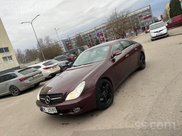 Red Mercedes-Benz CLS 350 2005 in Riga, with an engine capacity of 3.50 L and mileage of 245 thousand km for 2250 €, photo 3 on AUTOMOTO.COM.LV