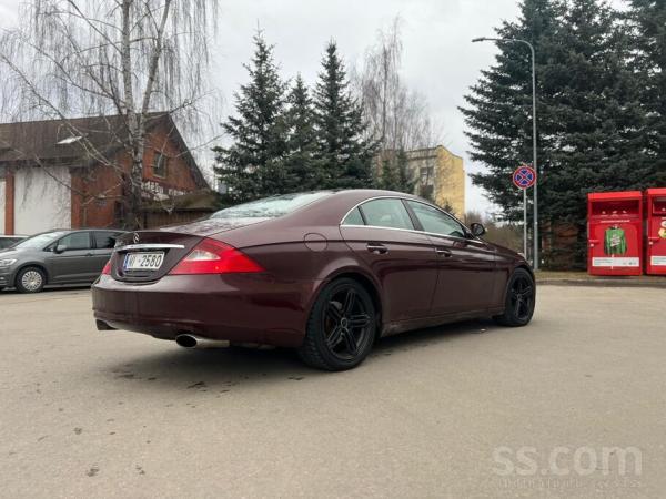 Red Mercedes-Benz CLS 350 2005 in Riga, with an engine capacity of 3.50 L and mileage of 245 thousand km for 2250 €, photo 4 on AUTOMOTO.COM.LV