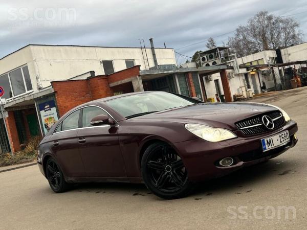 Red Mercedes-Benz CLS 350 2005 in Riga, with an engine capacity of 3.50 L and mileage of 245 thousand km for 2250 €, photo 8 on AUTOMOTO.COM.LV