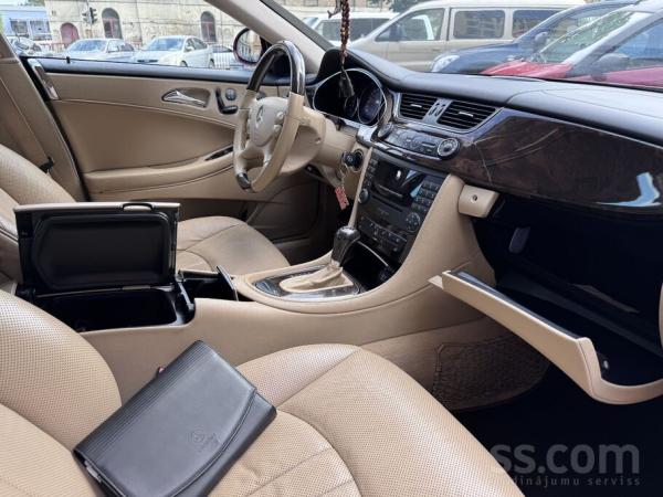 Sarkans Mercedes-Benz CLS 350 2005 Rīga, ar dzinēja tilpumu 3.50 L un nobraukumu 295 tūkst. km par 3900 €, foto 7 vietnē AUTOMOTO.COM.LV