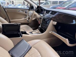 Красный Мерседес ЦЛС 350 2005 в Рига, объемом двигателя 3.50 л и пробегом 295 тыс. км за 3900 €, фото 8 на AUTOMOTO.COM.LV