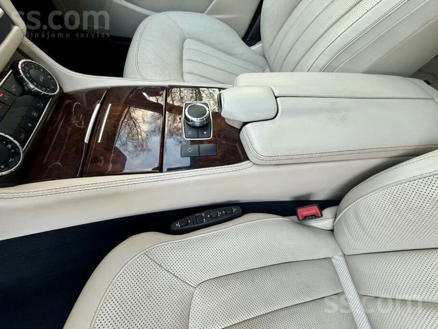 Red Mercedes-Benz CLS 350 2015 in Riga, with an engine capacity of 3.00 L and mileage of 0 thousand km for 16850 €, photo 19 on AUTOMOTO.COM.LV