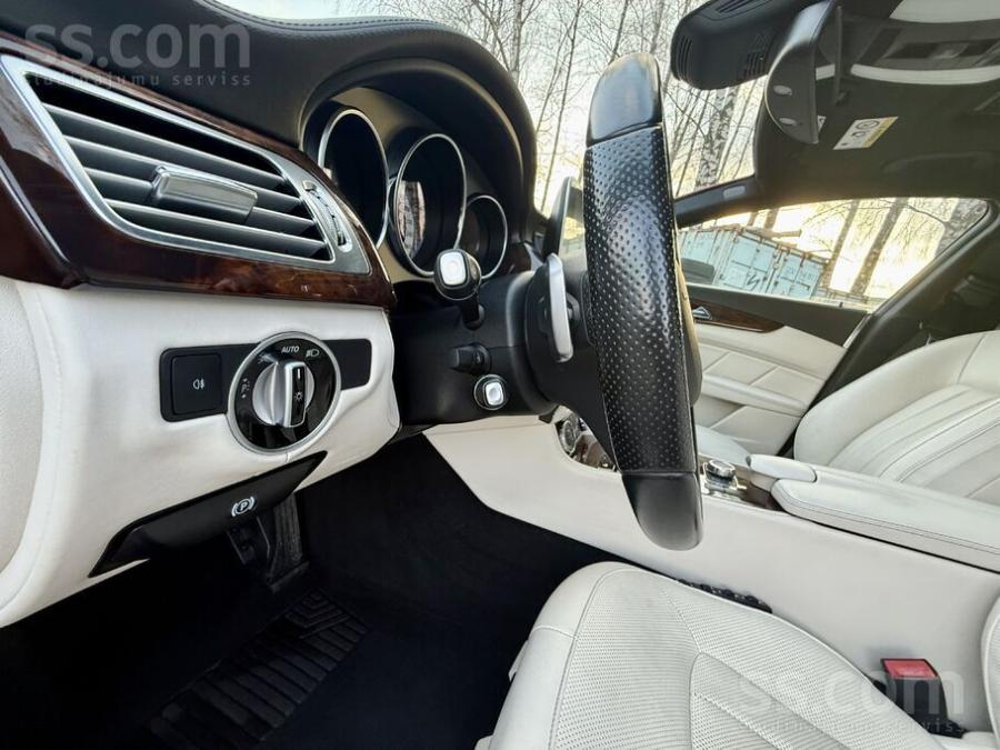 Red Mercedes-Benz CLS 350 2015 in Riga, with an engine capacity of 3.00 L and mileage of 0 thousand km for 16850 €, photo 20 on AUTOMOTO.COM.LV