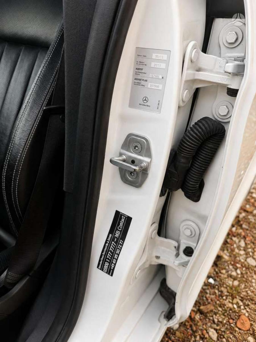 Balts Mercedes-Benz CLS 350 2011 Mažeikiai, ar dzinēja tilpumu 2.99 L un nobraukumu 290 tūkst. km par 12900 €, foto 26 vietnē AUTOMOTO.COM.LV