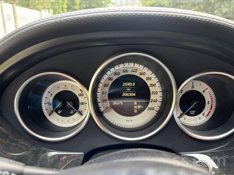 Balts Mercedes-Benz CLS 350 2011 Rīga, ar dzinēja tilpumu 3.00 L un nobraukumu 307 tūkst. km par 10790 €, foto 18 vietnē AUTOMOTO.COM.LV