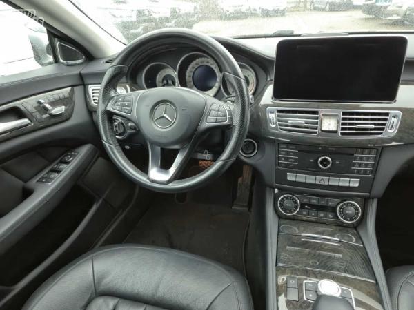 White Mercedes-Benz CLS 350 2014 in Vilnius, with an engine capacity of 3.00 L and mileage of 127 thousand km for 15900 €, photo 6 on AUTOMOTO.COM.LV