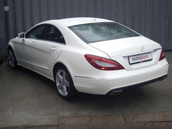 Balts Mercedes-Benz CLS 350 2014 Viļņa, ar dzinēja tilpumu 2.99 L un nobraukumu 127 tūkst. km par 15900 €, foto 4 vietnē AUTOMOTO.COM.LV