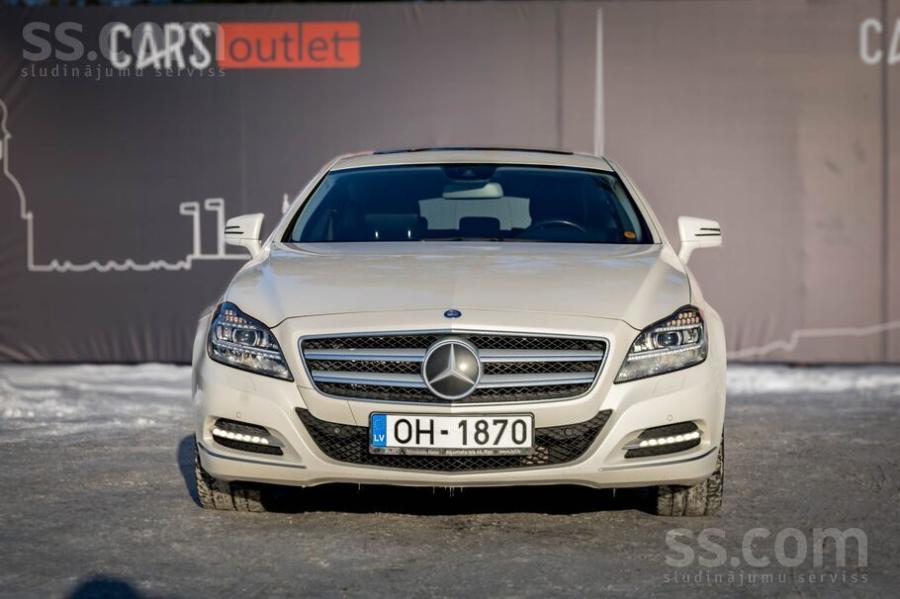 White Mercedes-Benz CLS 350 2012 in Riga, with an engine capacity of 3.00 L and mileage of 356 thousand km for 12990 €, photo 3 on AUTOMOTO.COM.LV