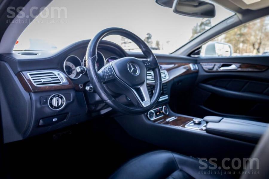 White Mercedes-Benz CLS 350 2012 in Riga, with an engine capacity of 3.00 L and mileage of 356 thousand km for 12990 €, photo 9 on AUTOMOTO.COM.LV