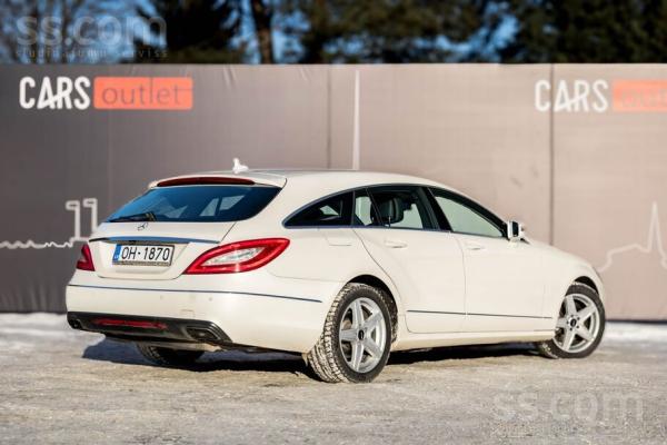 White Mercedes-Benz CLS 350 2012 in Riga, with an engine capacity of 3.00 L and mileage of 356 thousand km for 10990 €, photo 7 on AUTOMOTO.COM.LV