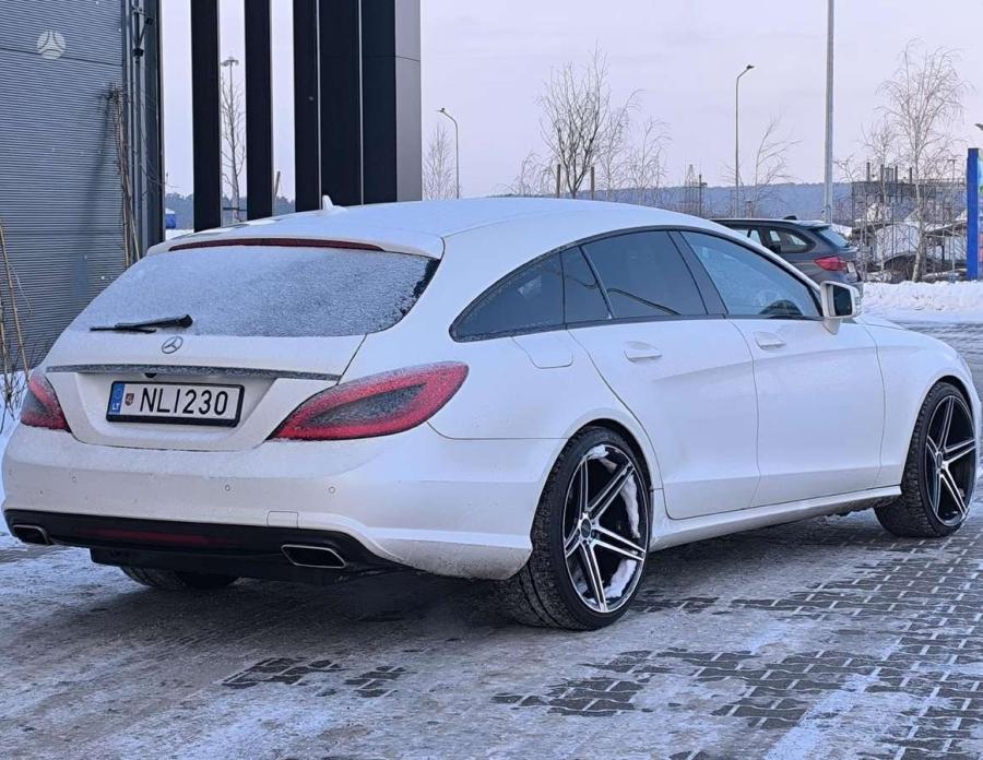 White Mercedes-Benz CLS 350 2013 in Vilnius, with an engine capacity of 2.99 L and mileage of 323 thousand km for 13000 €, photo 4 on AUTOMOTO.COM.LV