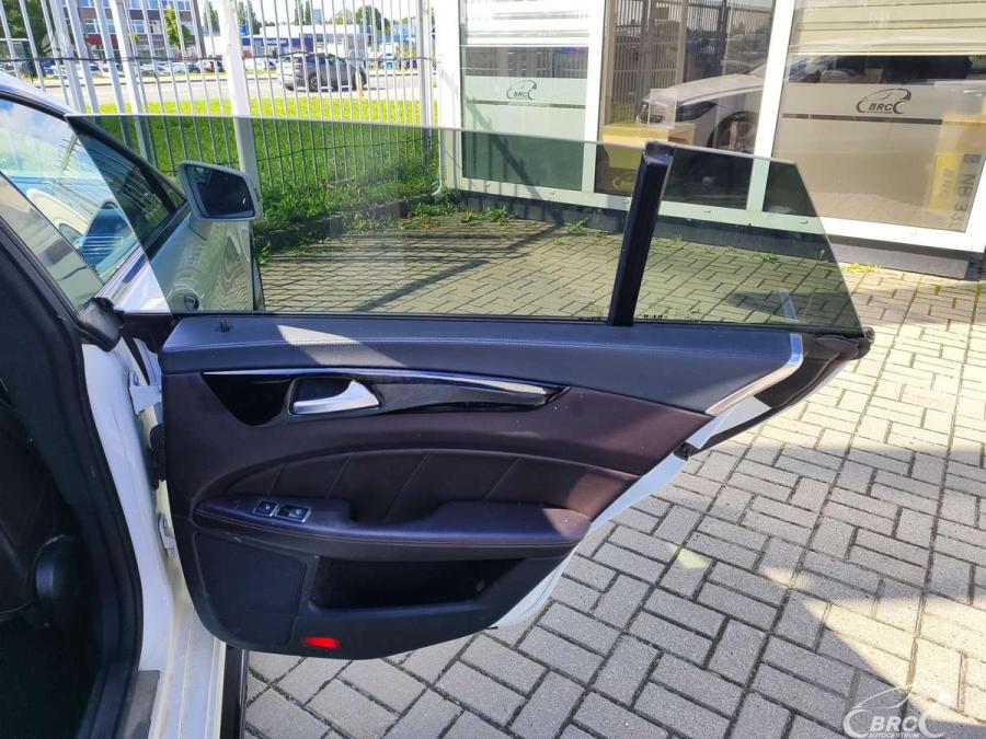 White Mercedes-Benz CLS 350 2013 in Klaipeda, with an engine capacity of 2.99 L and mileage of 390 thousand km for 11500 €, photo 14 on AUTOMOTO.COM.LV