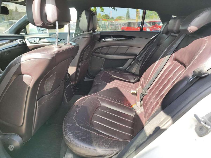 White Mercedes-Benz CLS 350 2013 in Klaipeda, with an engine capacity of 2.99 L and mileage of 390 thousand km for 11500 €, photo 22 on AUTOMOTO.COM.LV