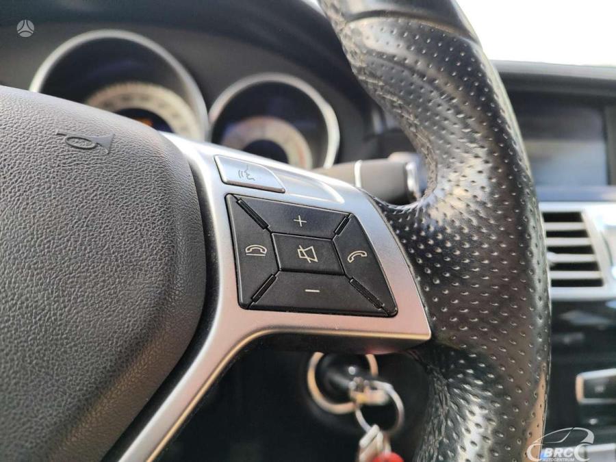 White Mercedes-Benz CLS 350 2013 in Klaipeda, with an engine capacity of 2.99 L and mileage of 390 thousand km for 11500 €, photo 32 on AUTOMOTO.COM.LV