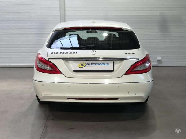 Mercedes-Benz CLS 350 2013 in Klaipeda on AUTOMOTO.COM.LV White Mercedes-Benz CLS 350 2013 in Klaipeda, with an engine capacity of 2.99 L and mileage of 302 thousand km for 10900 €, photo 8 on AUTOMOTO.COM.LV