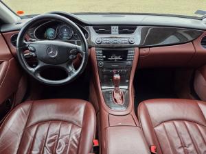 Dzeltens Mercedes-Benz CLS 350 2005 Rīga, ar dzinēja tilpumu 3.50 L un nobraukumu 0 tūkst. km par 4700 €, foto 4 vietnē AUTOMOTO.COM.LV