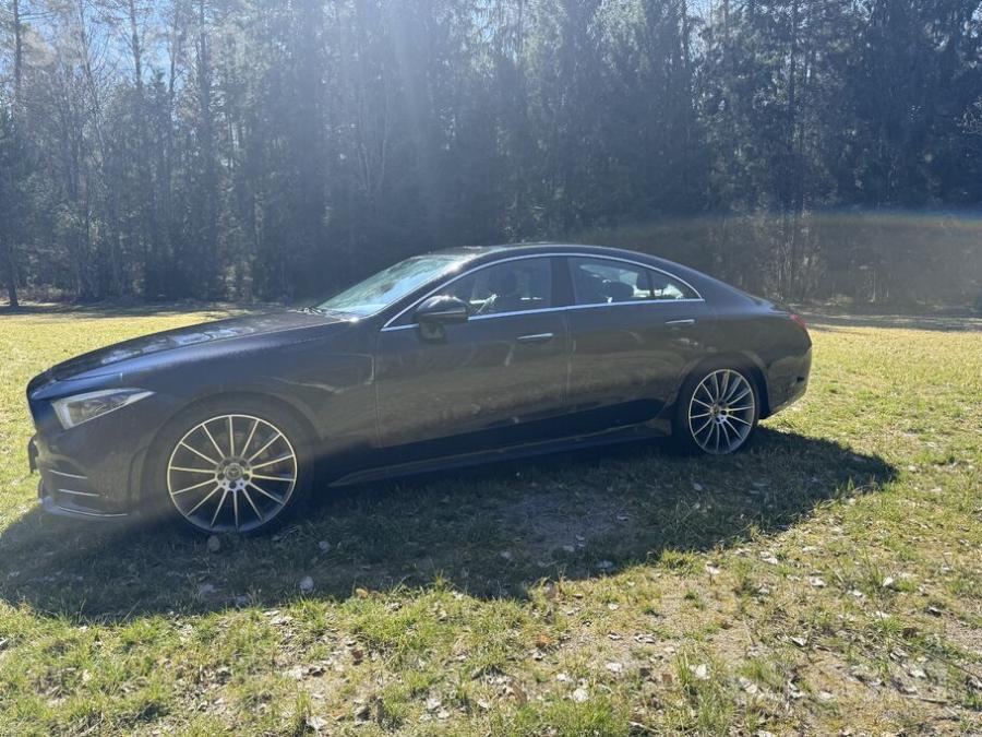 Black Mercedes-Benz CLS 400 2018 in Talsi, with an engine capacity of 3.00 L and mileage of 231 thousand km for 27995 €, photo 6 on AUTOMOTO.COM.LV