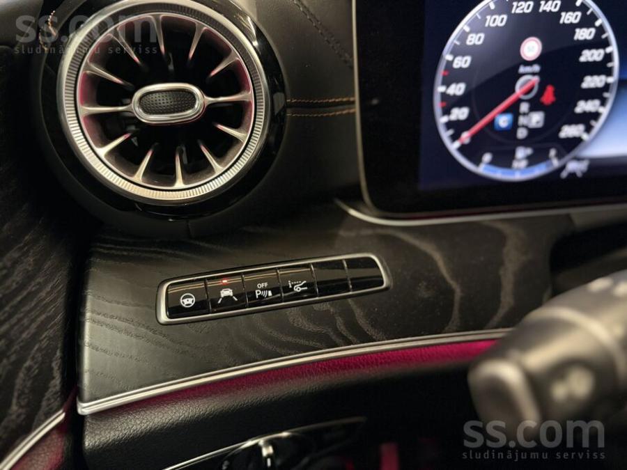 Black Mercedes-Benz CLS 400 2018 in Riga, with an engine capacity of 2.90 L and mileage of 147 thousand km for 38300 €, photo 13 on AUTOMOTO.COM.LV