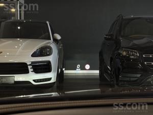 Black Mercedes-Benz CLS 400 2018 in Riga, with an engine capacity of 2.90 L and mileage of 147 thousand km for 38300 €, photo 16 on AUTOMOTO.COM.LV