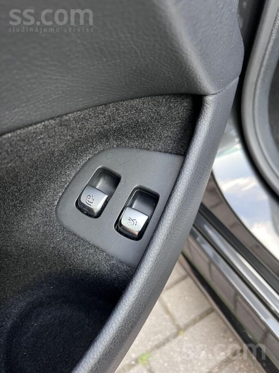 Grey Mercedes-Benz CLS 400 2018 in Daugavpils, with an engine capacity of 3.00 L and mileage of 265 thousand km for 38500 €, photo 24 on AUTOMOTO.COM.LV