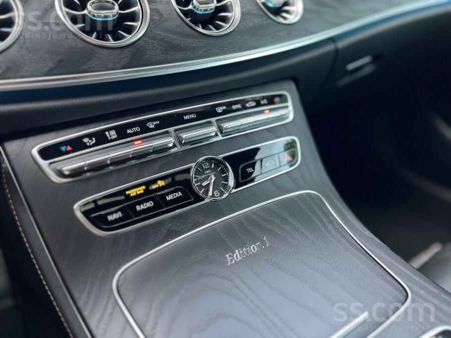 Grey Mercedes-Benz CLS 400 2018 in Daugavpils, with an engine capacity of 3.00 L and mileage of 265 thousand km for 38500 €, photo 28 on AUTOMOTO.COM.LV